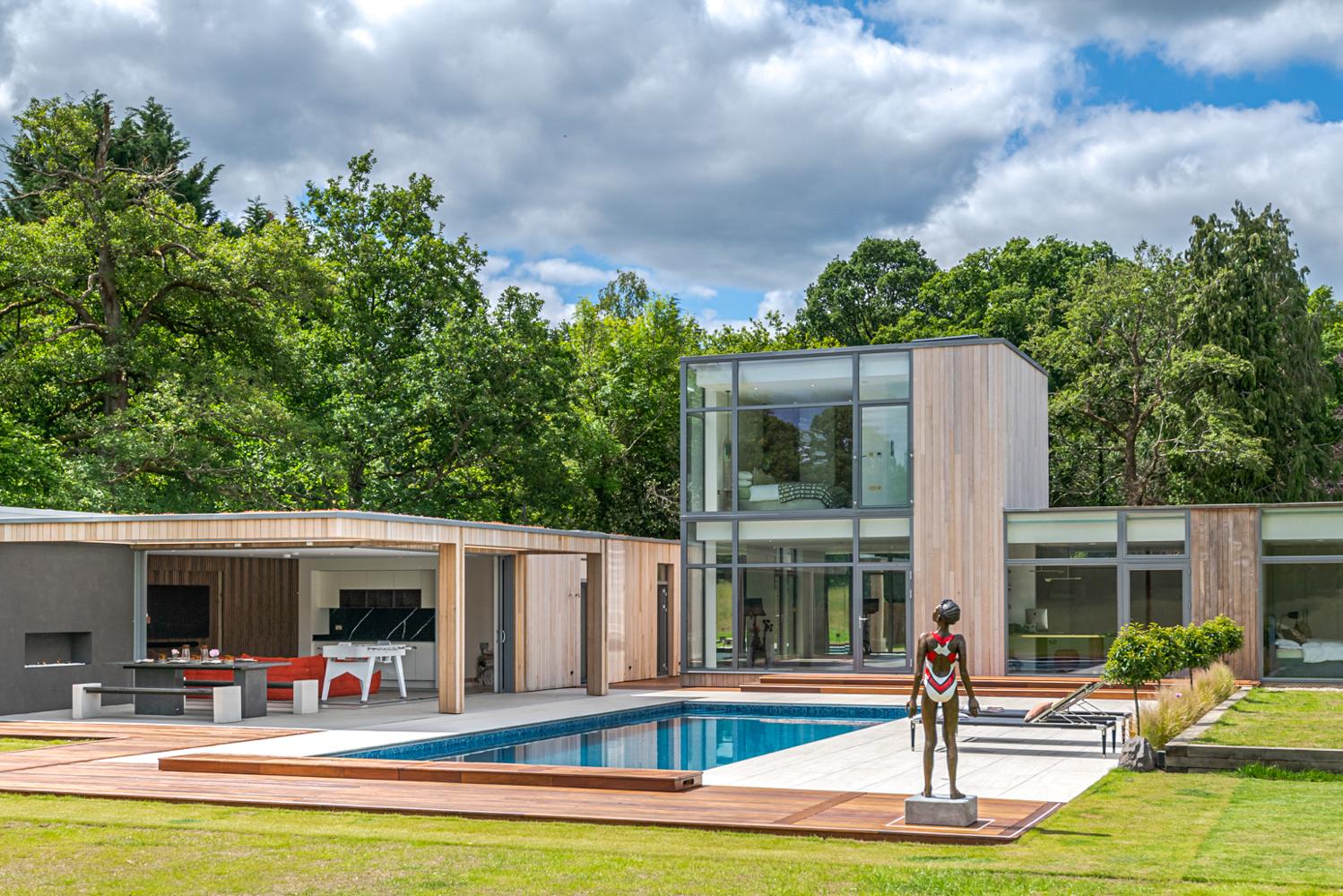 Holiday Rentals-Rent Bonds Lair – A Lavish Mansion With Private Pool In ...