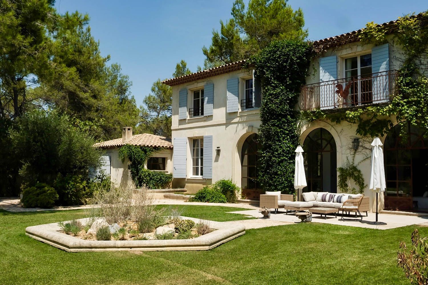 Holiday Rentals-Luxury Villa Rental Mas De L'Olivette In France ...