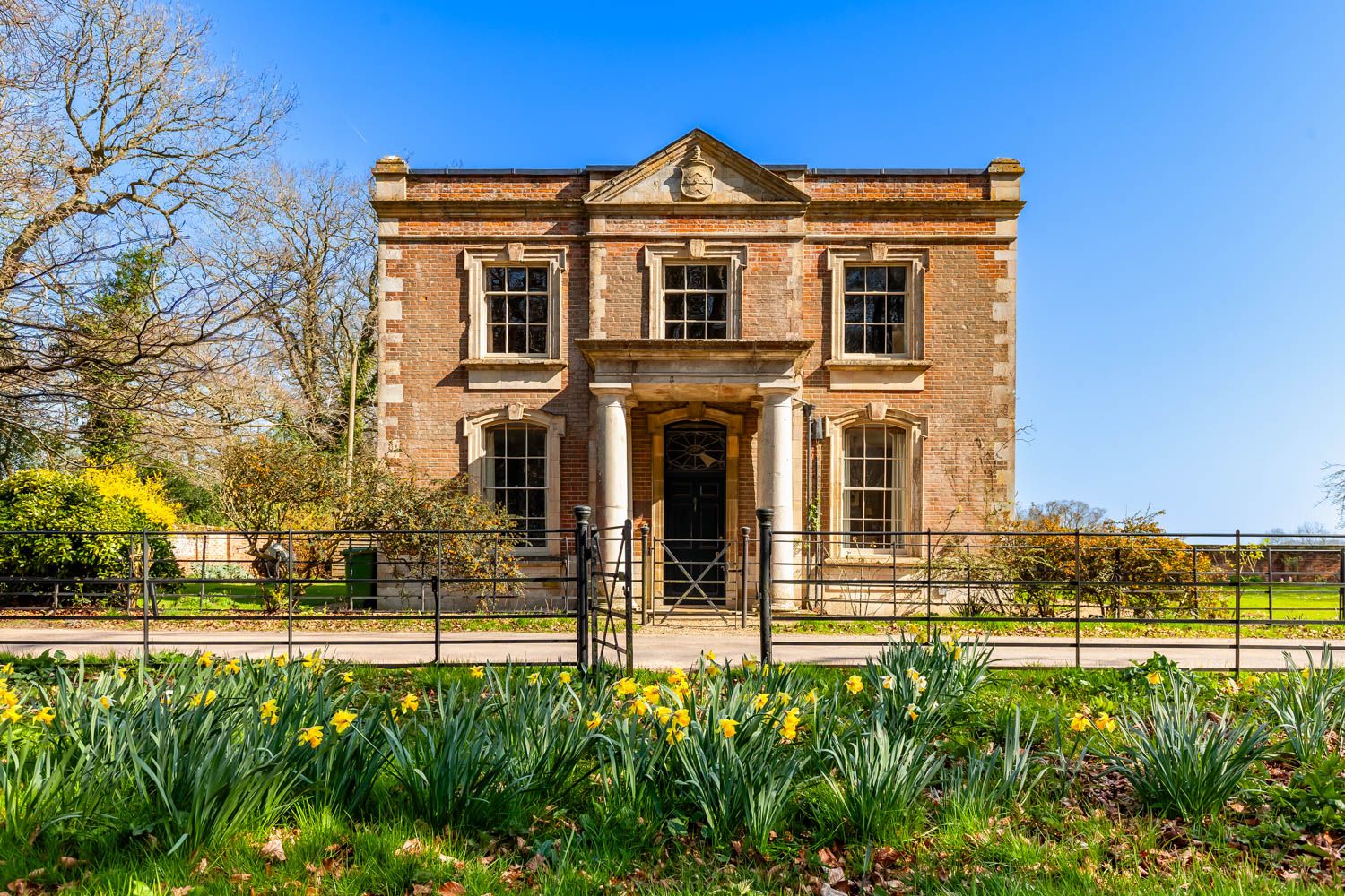 Holiday Rentals-Luxurious Georgian Gate House Rental In The UK ...