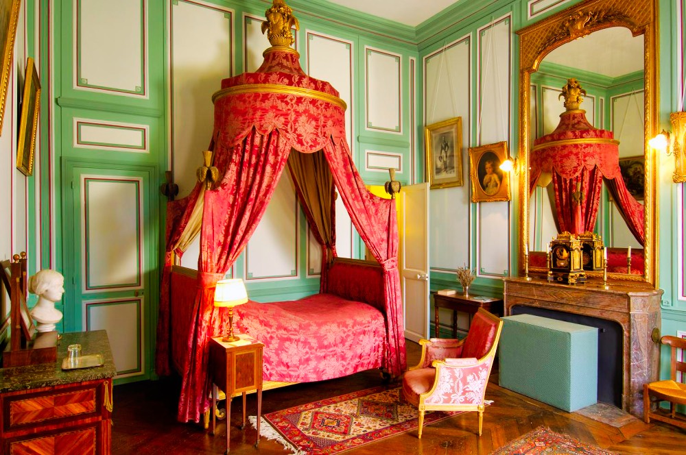 Chateau Pavace Le Mans Luxury Estate & Private 100 Hectare Park Near Le ...
