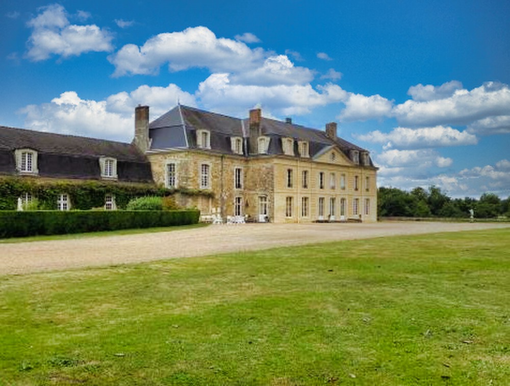 Chateau Pavace Le Mans Luxury Estate & Private 100 Hectare Park Near Le ...