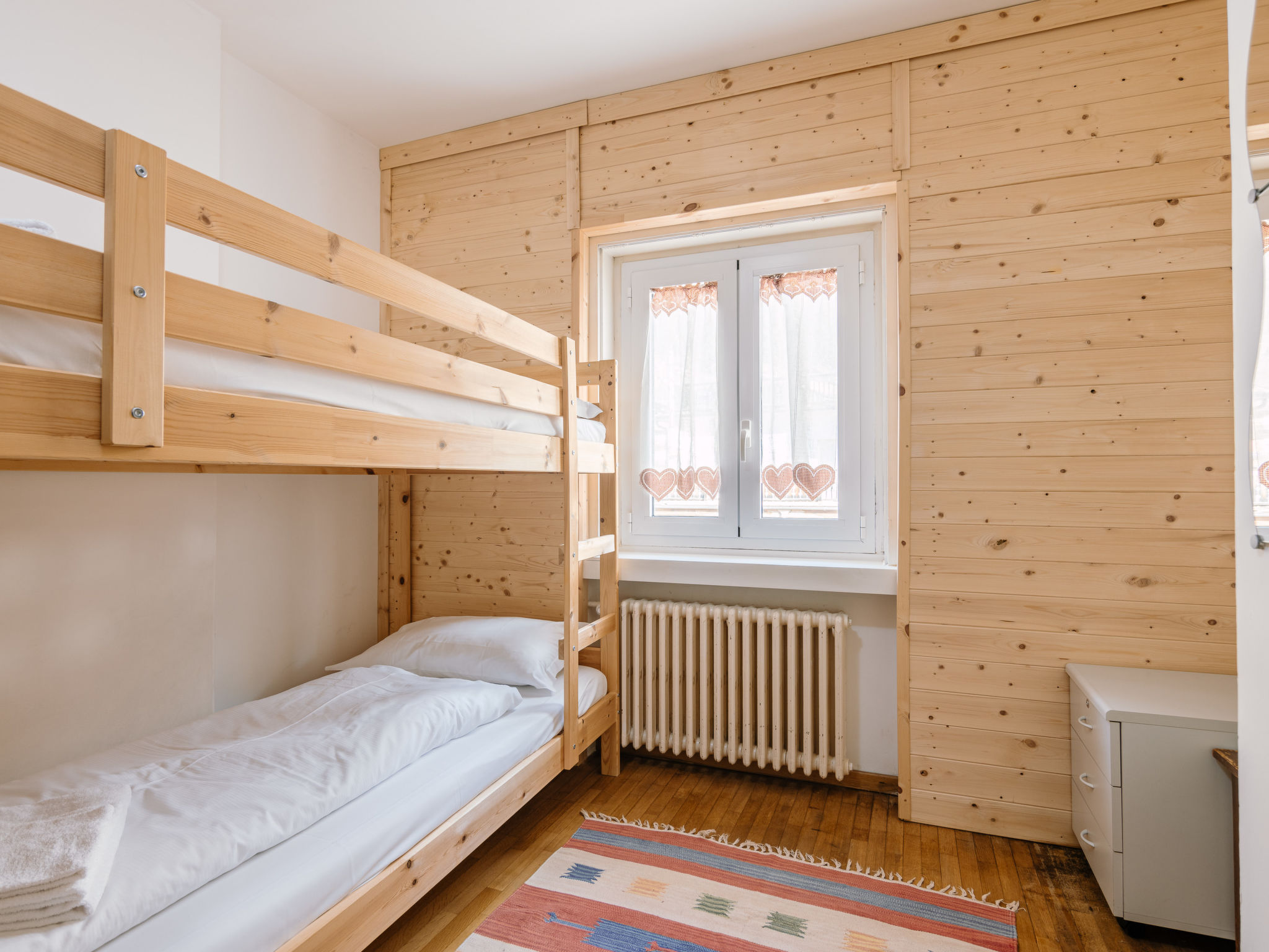 Contemporary 3-Bedroom Alpine Apartment With Mountain Views And Ski ...