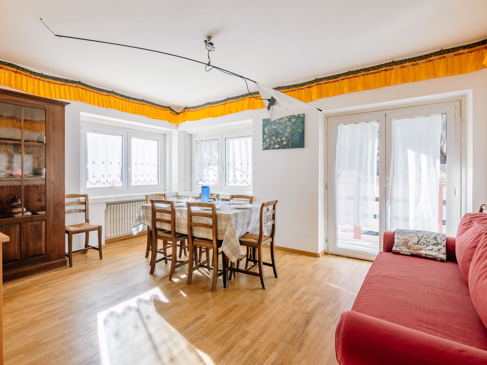 Contemporary 3-Bedroom Alpine Apartment With Mountain Views And Ski ...