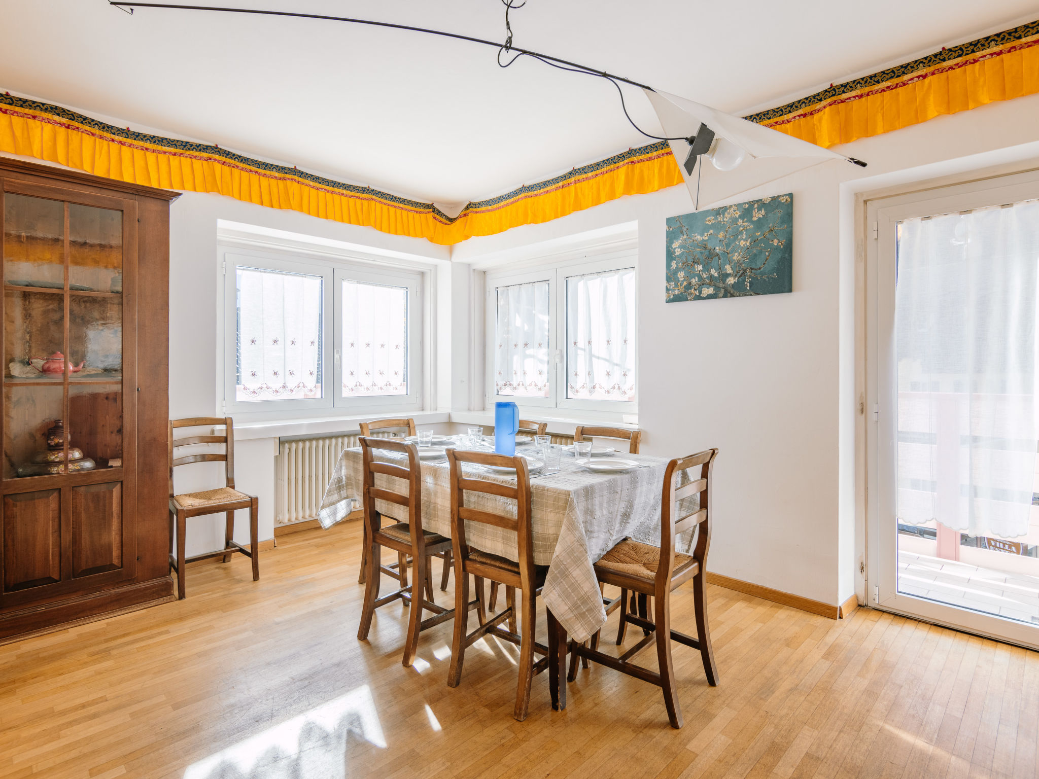 Contemporary 3-Bedroom Alpine Apartment With Mountain Views And Ski ...